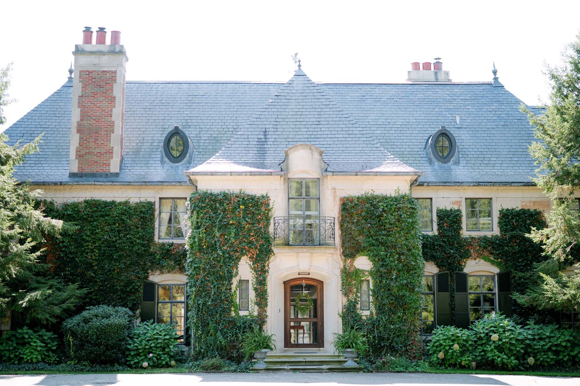 Best Michigan Wedding Venues, in West Michigan and beyond.